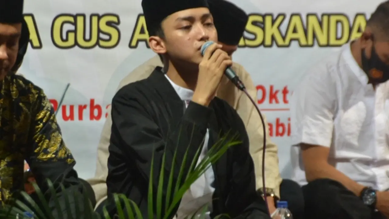 Mengungkap Profil Gus Azmi: Vokalis Syubbanul Muslimin yang ...