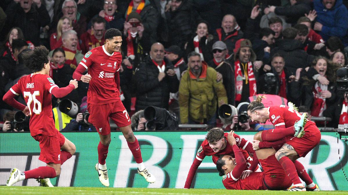 Juara Carabao Cup, Virgil van Dijk Takjub dengan Pemain Muda Liverpool