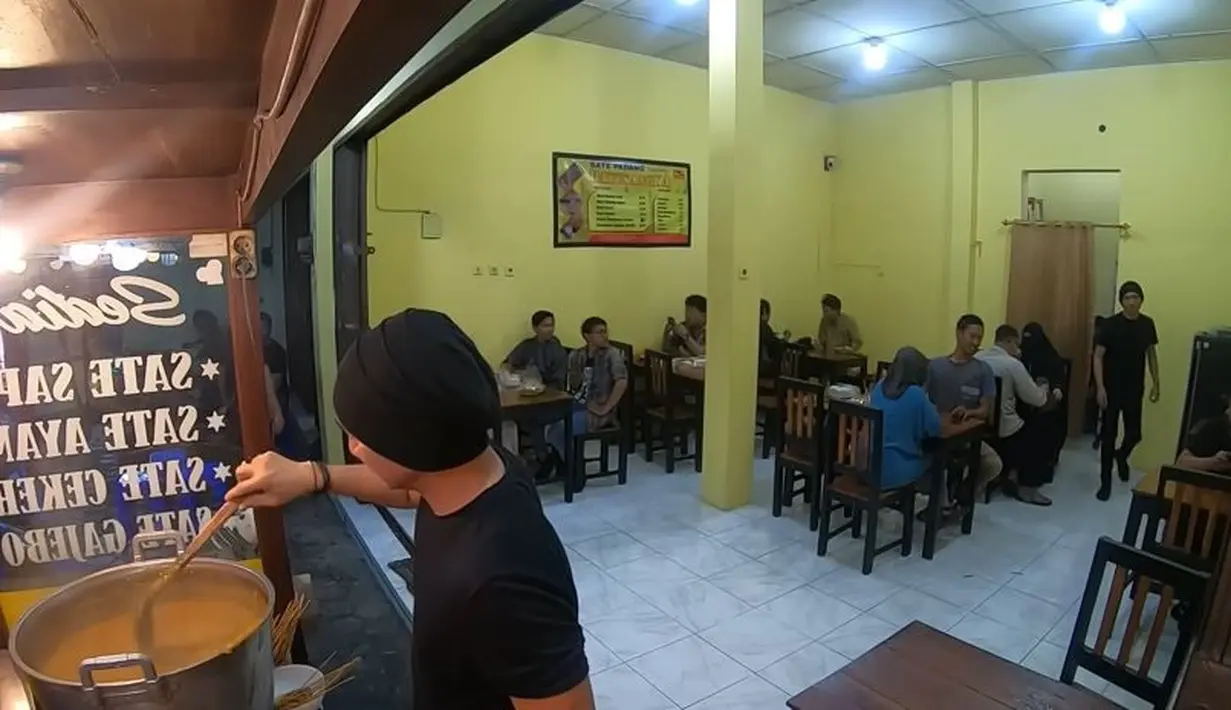 Momen Anji Datangi Tukang Sate yang Mirip Dirinya di Yogyakarta, Ada ...