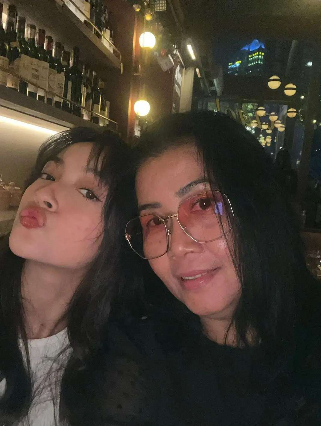 6 Potret Megan Domani Bareng Orang Tua yang Jarang Disorot - Photo ...