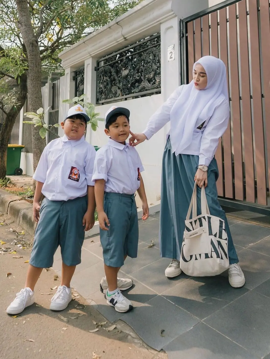 Disebut Masih Cocok, Potret Ririe Fairuz dan Anak Kompak Kenakan ...