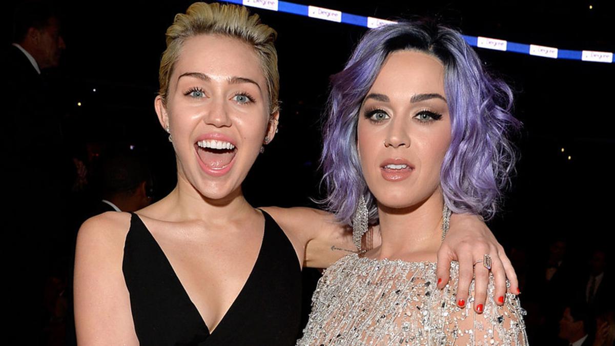 Bertemu di Grammy, Miley Cyrus-Katy Perry Saling Pegang Payudara ...