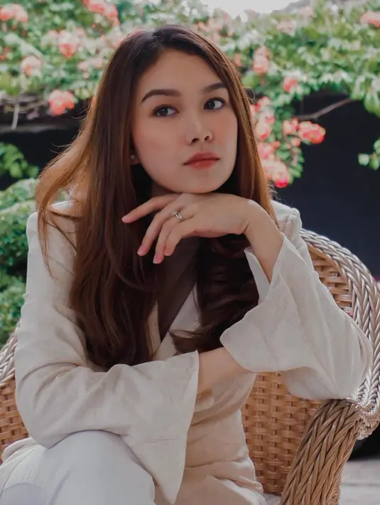 Potret Luthya Sury Mantan Pacar Baim Wong, Remake Foto Bareng Tyo dan ...