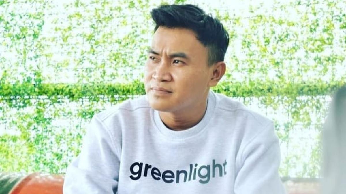 Penyanyi Arnold Robiansyah Luncurkan Single Religi Orang Tuaku ...