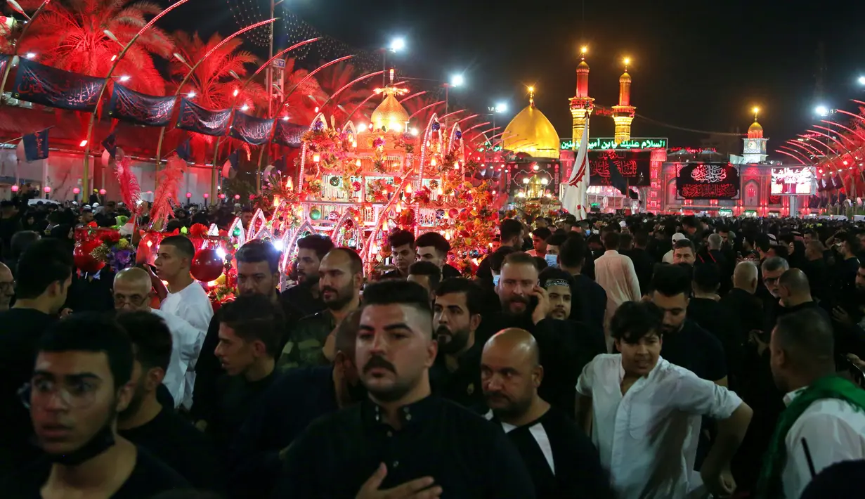 FOTO: Syiah Irak Peringati Kematian Imam Hussein di Karbala - Page 1 ...