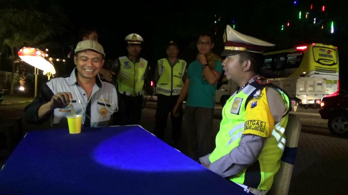 Suguhan Kopi Anak Tukul Arwana yang Bikin Sopir Bus Tersenyum ...