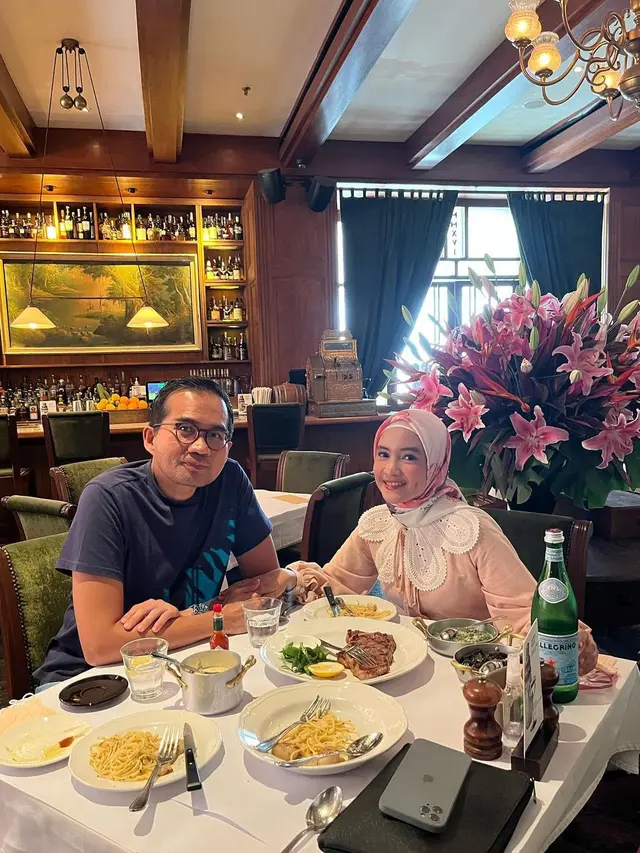 11 Tahun Bersama, Ini 6 Potret Intan Nuraini dan Suami Rayakan Ultah Pernikahan - Hot Liputan6.com