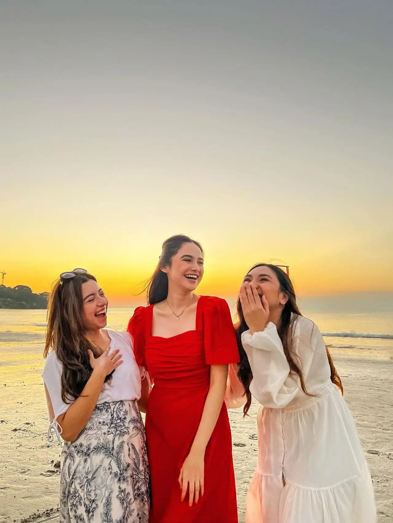 6 Potret Kedekatan Syifa Hadju dan Kakak Rizky Nazar di Berbagai Momen, Bak Bestie - Hot ...