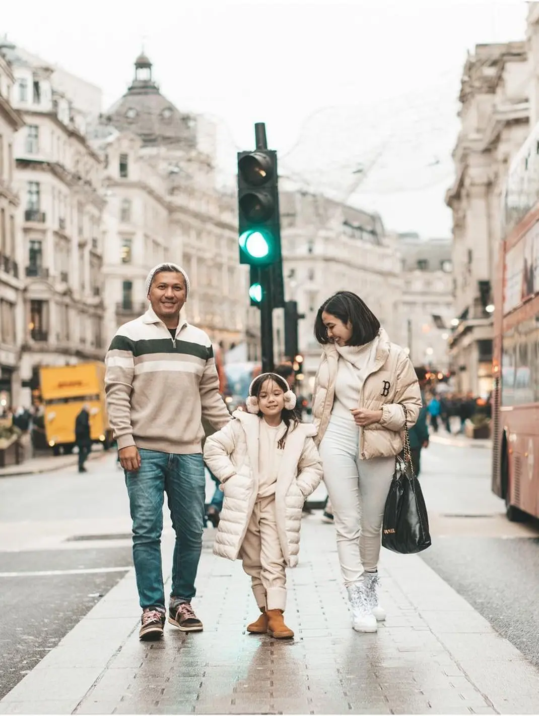 Makin Kompak Usai Tiga Tahun Cerai, Potret Gading Marten dan Gisel Liburan Bareng di London ...