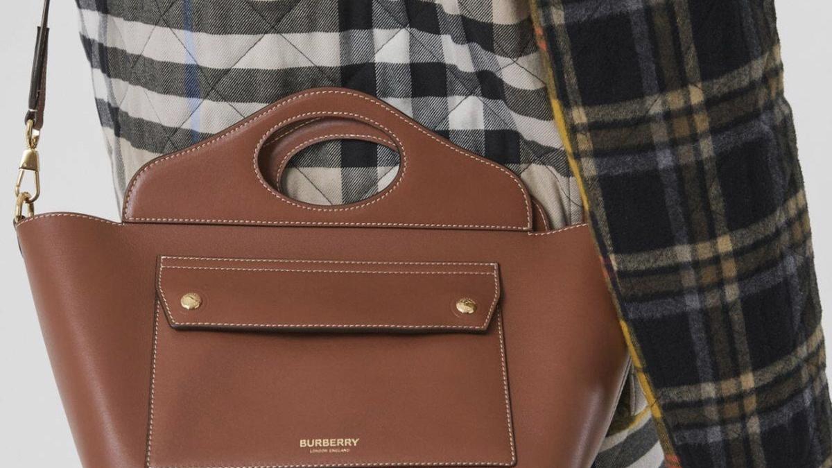 Tren Tas Saku dari Burberry untuk Tampilan Klasik Minimalis di Ramadan 2021