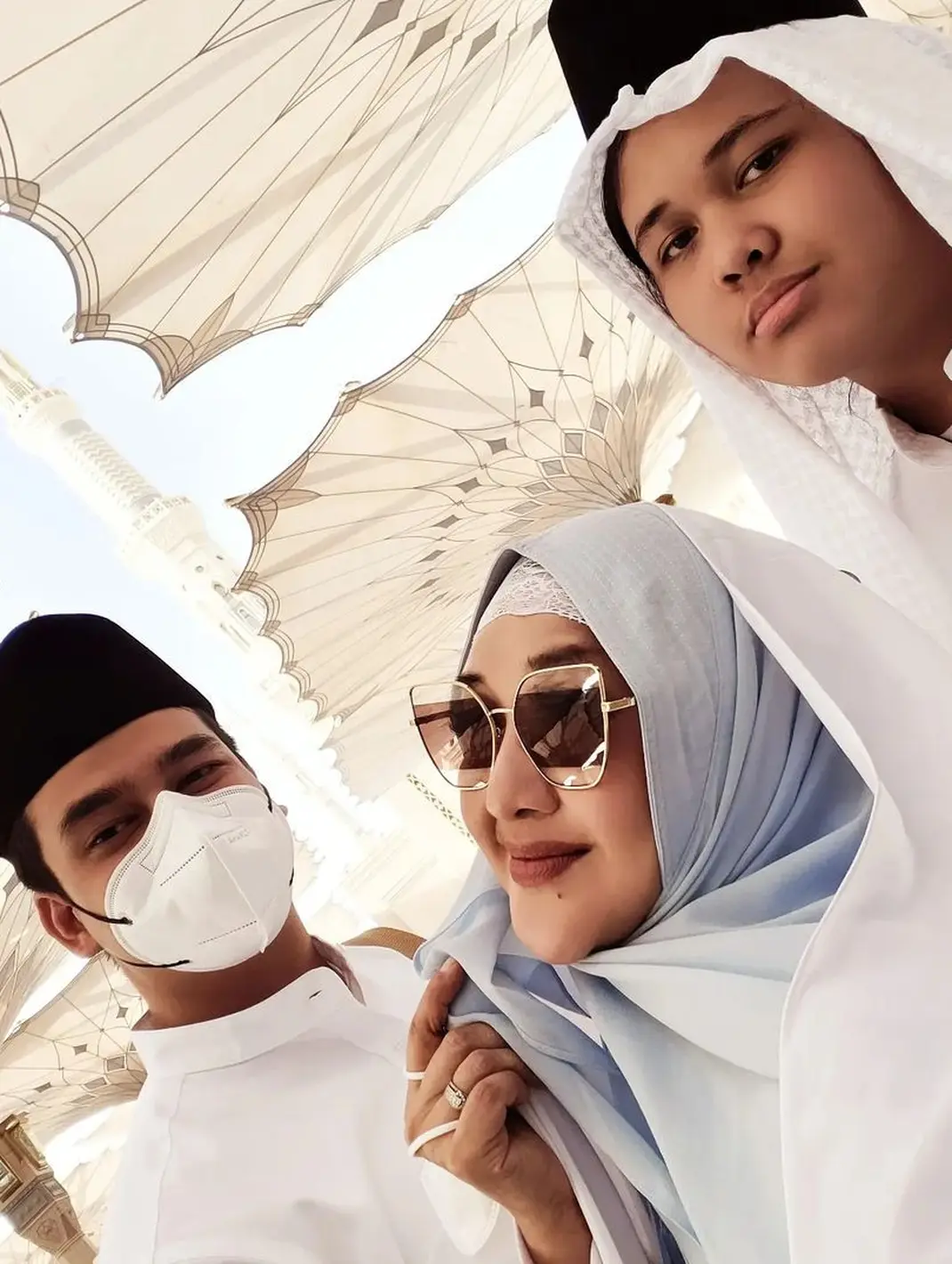 Potret Paramitha Rusady Ibadah Umrah, Bertepatan Momen Ultah Putranya - Photo Fimela.com