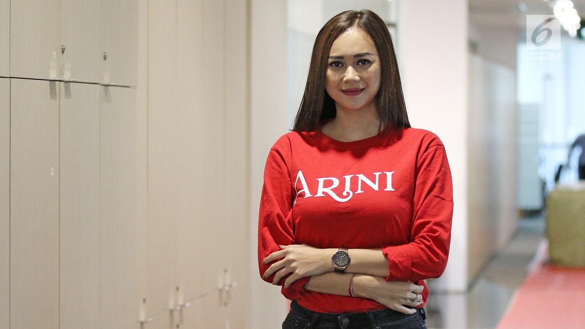 Totalitas Akting, Aura Kasih Rela Tampil Jelek - ShowBiz Liputan6.com