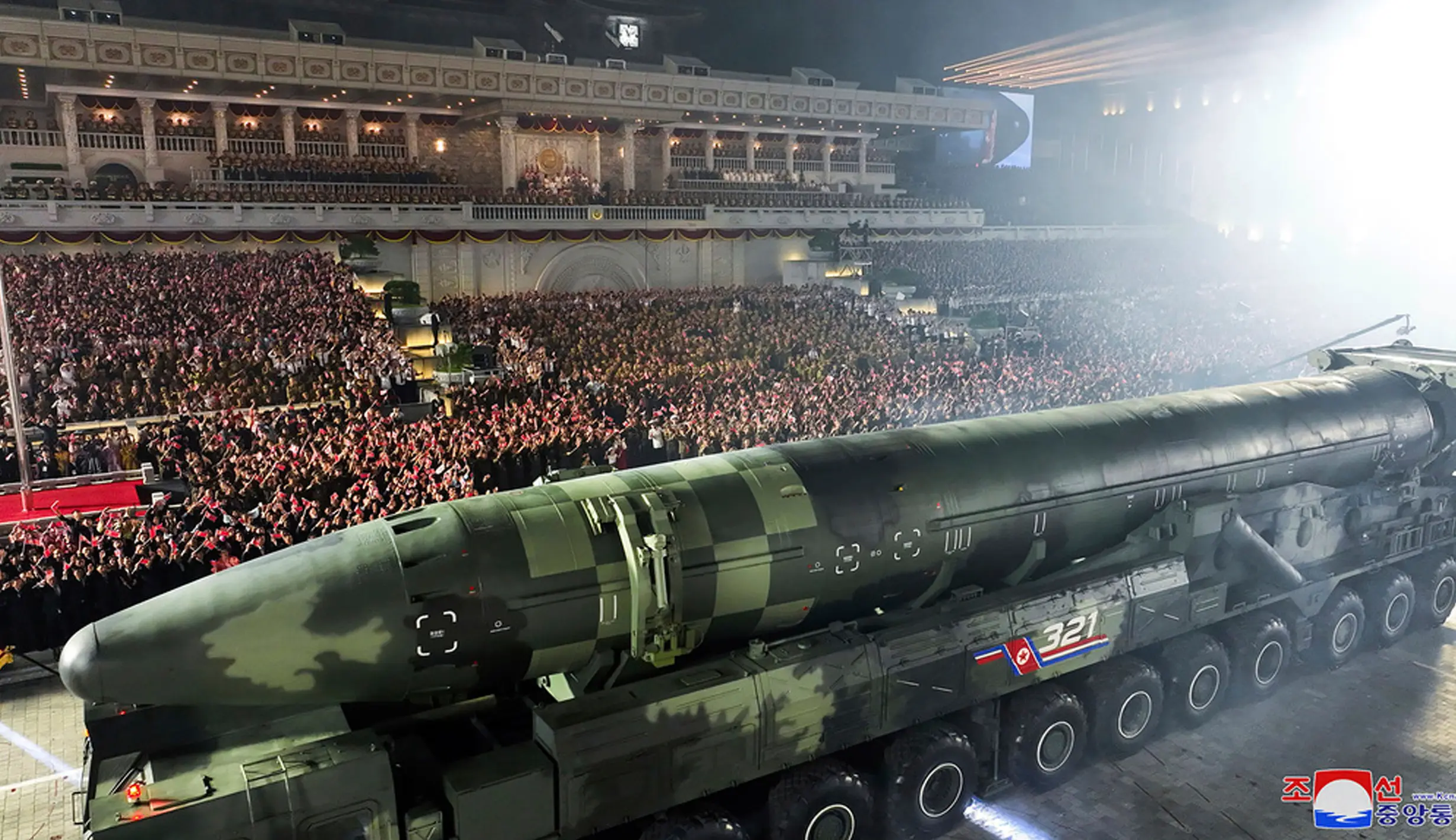 Korea Utara Pamer Rudal Nuklir dalam Parade Militer 70 Tahun Gencatan ...