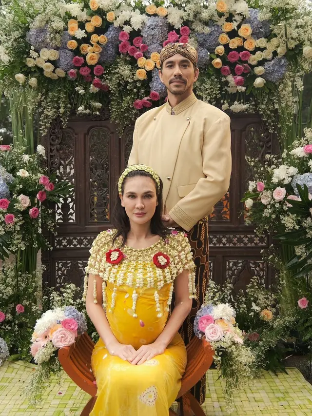 Project Bareng Lagi, Ini 6 Potret Chemistry Luna Maya dan Darius di Film Sumala - Hot Liputan6.com