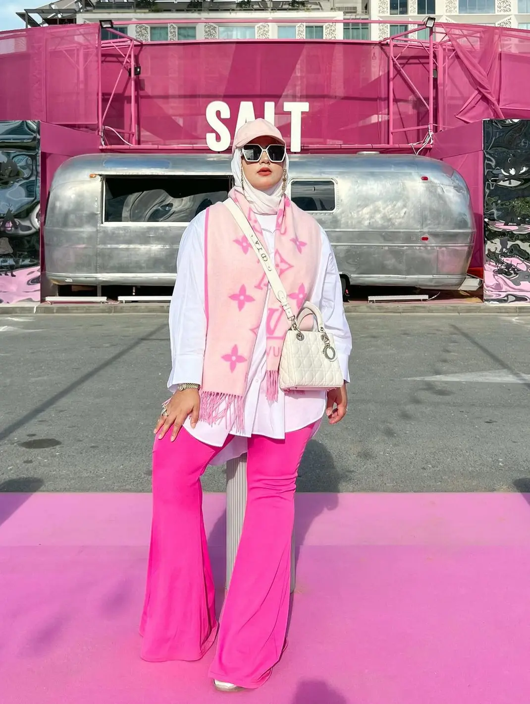 8 Potret Gaya Tasyi Athasyia yang Gemar Pakai Outfit Cerah dan Tas Mewah