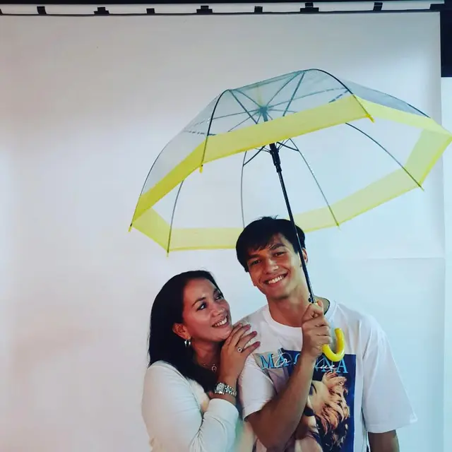 6 Momen Kebersamaan Jefri Nichol dan Ibunda, Super Lengket - Hot ...