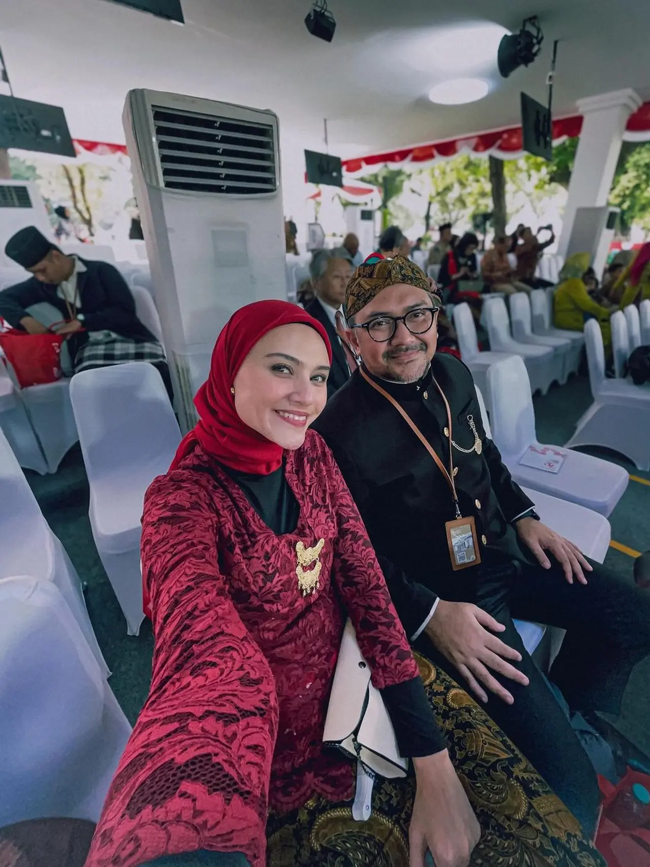 6 Potret Zee Zee Shahab dan Suami yang Baru Dilantik Jadi Dirjen IKP Kemenkominfo - Hot Liputan6.com