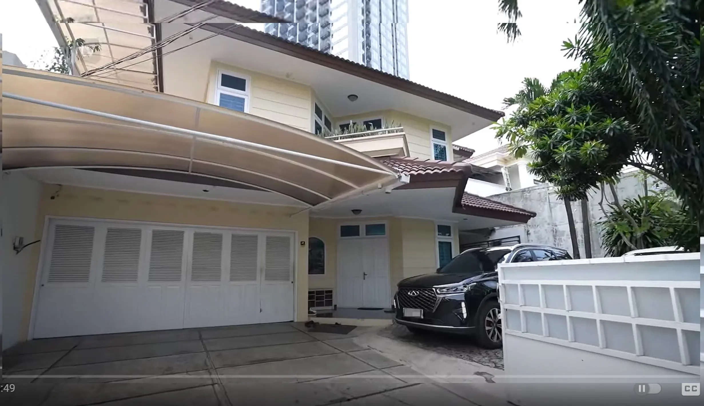 Halaman Sangat Luas, 10 Potret Rumah Kedua Wendy Cagur, Banyak Studio ...