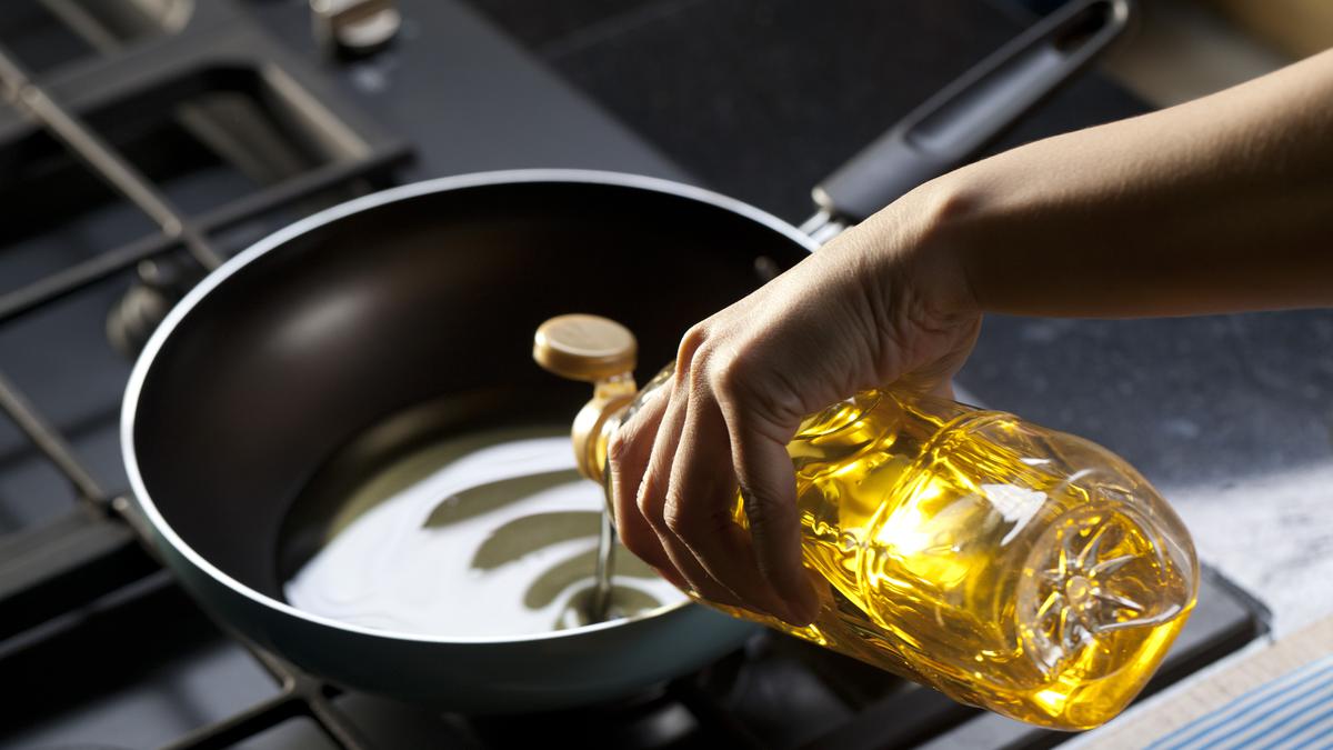 4 Tips Dasar agar Minyak Goreng Tak Cepat Menghitam