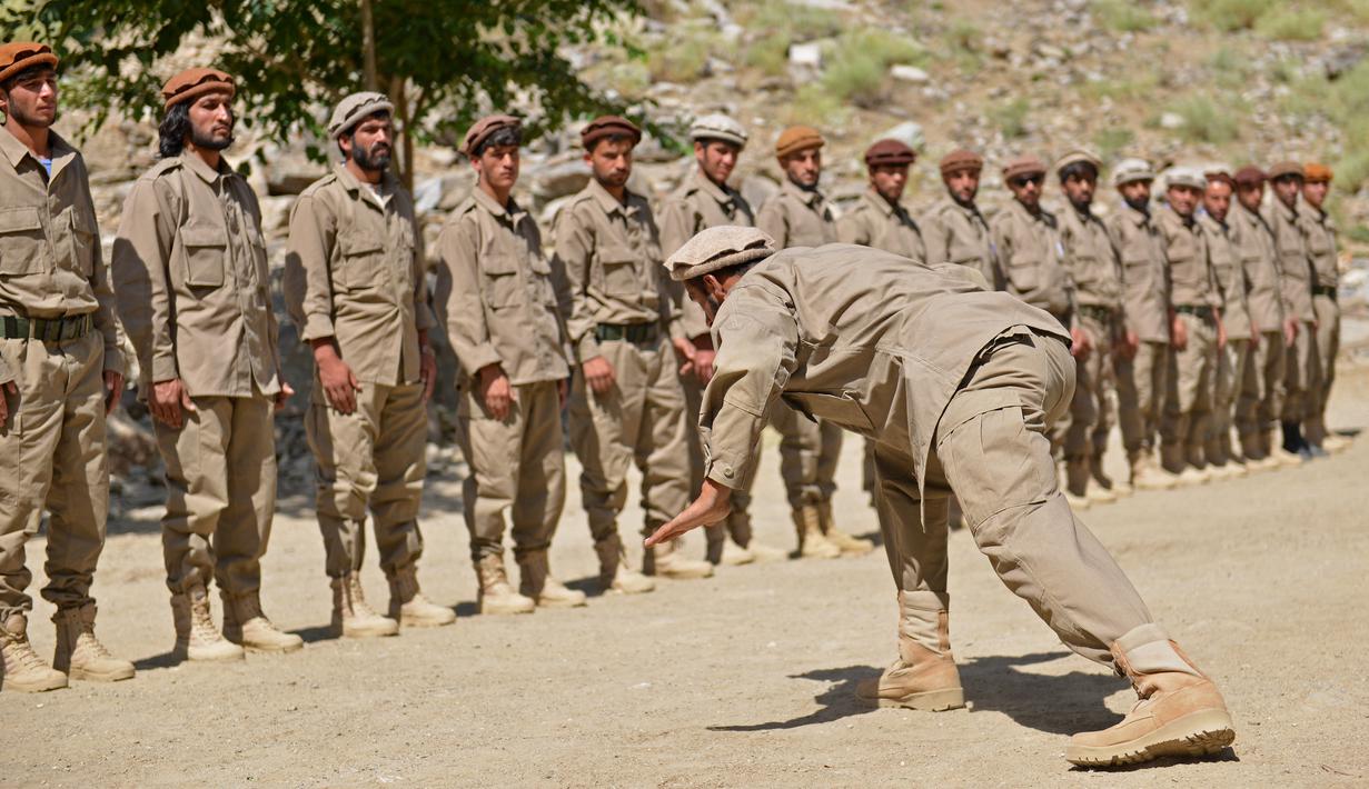 FOTO: Hadapi Taliban, Warga Ramai-Ramai Masuk Militer Afghanistan - Foto Liputan6.com