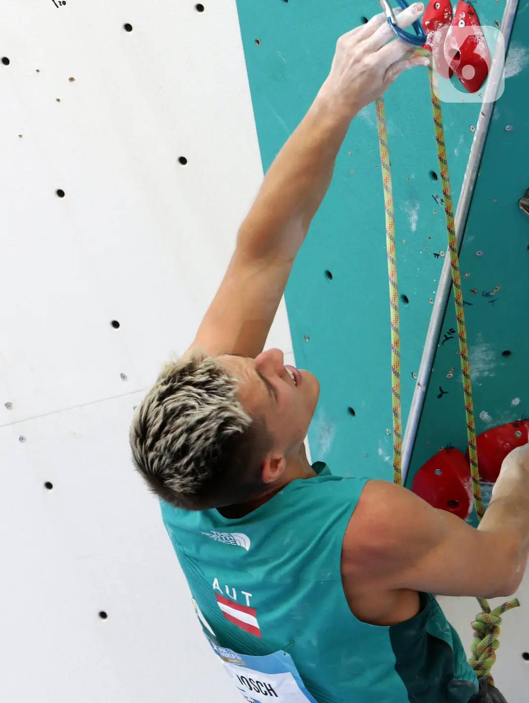 Aksi Atlet Panjat Tebing di Kelas Lead Kejuaraan Dunia Panjat Tebing ...