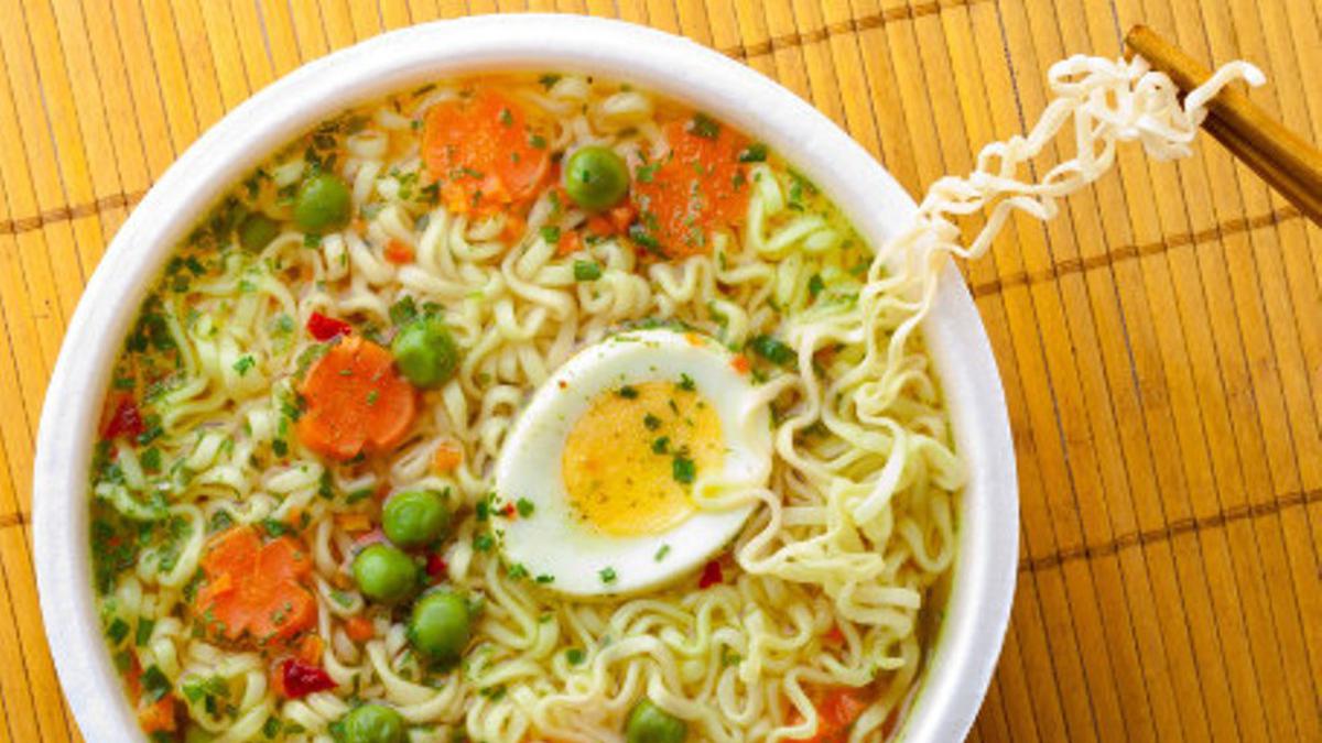Dengan Cara Ini Kamu Bisa 'Sulap' Mi Instanmu Jadi Makanan Sehat