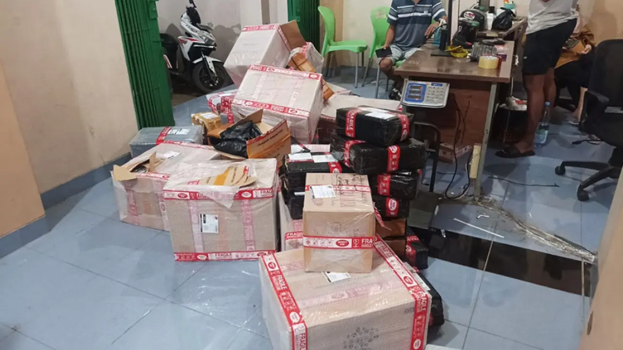 Bea Cukai Kudus Gagalkan Pengiriman Ratusan Ribu Batang Rokok Ilegal - News Liputan6.com