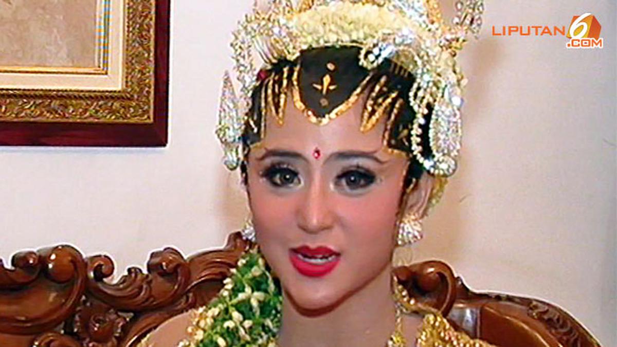 VIDEO: Dewi Perssik Bakal Senasib dengan Julia Perez? - ShowBiz ...