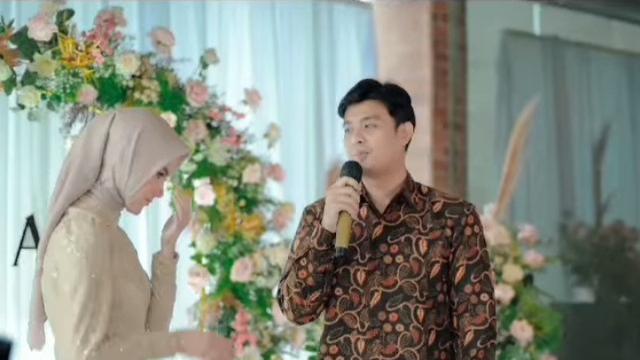7 Momen Lamaran Adi Sastro Mantan Glenca Chysara, Calon Istri Banjir ...