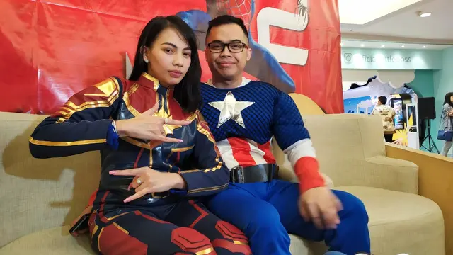 Demi Ultah Anak, Kezia Karamoy Berpakaian Ala Captain Marvel - ShowBiz Liputan6.com