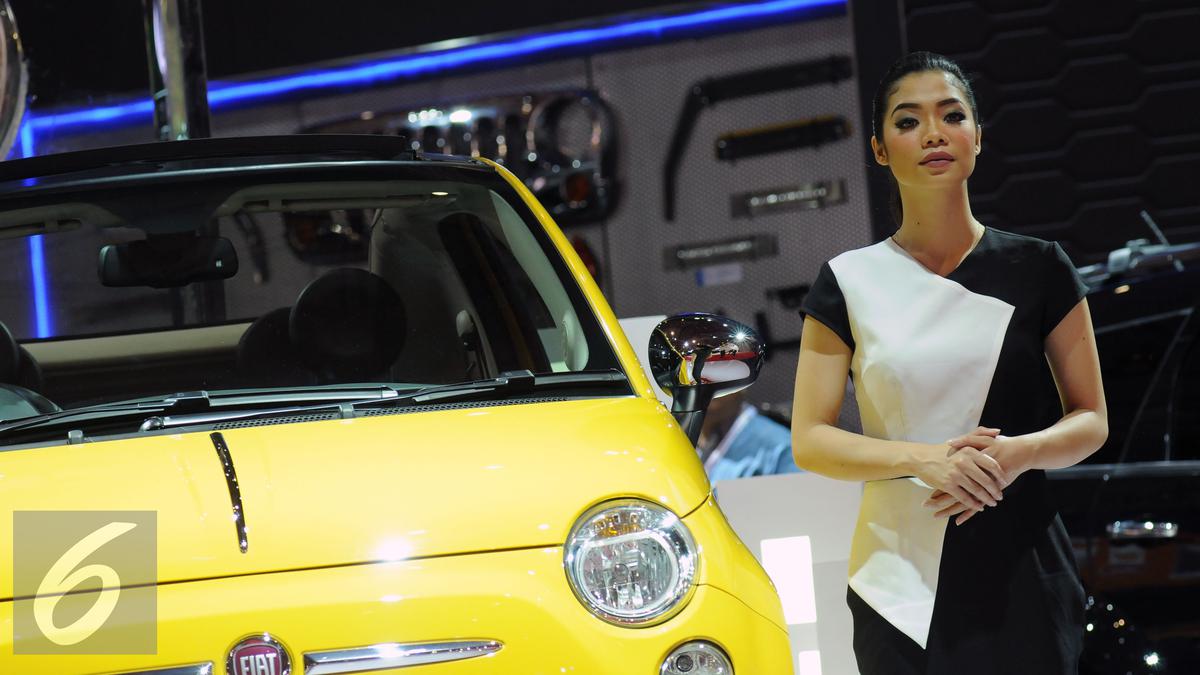 Aksi Model Cantik Penjaga Mobil di IIMS 2016 - Otomotif Liputan6.com