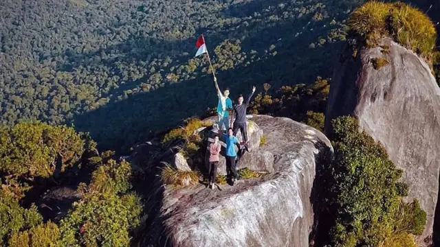 6 Fakta Menarik Gunung Ranai di Natuna yang Memiliki 3 Puncak ...