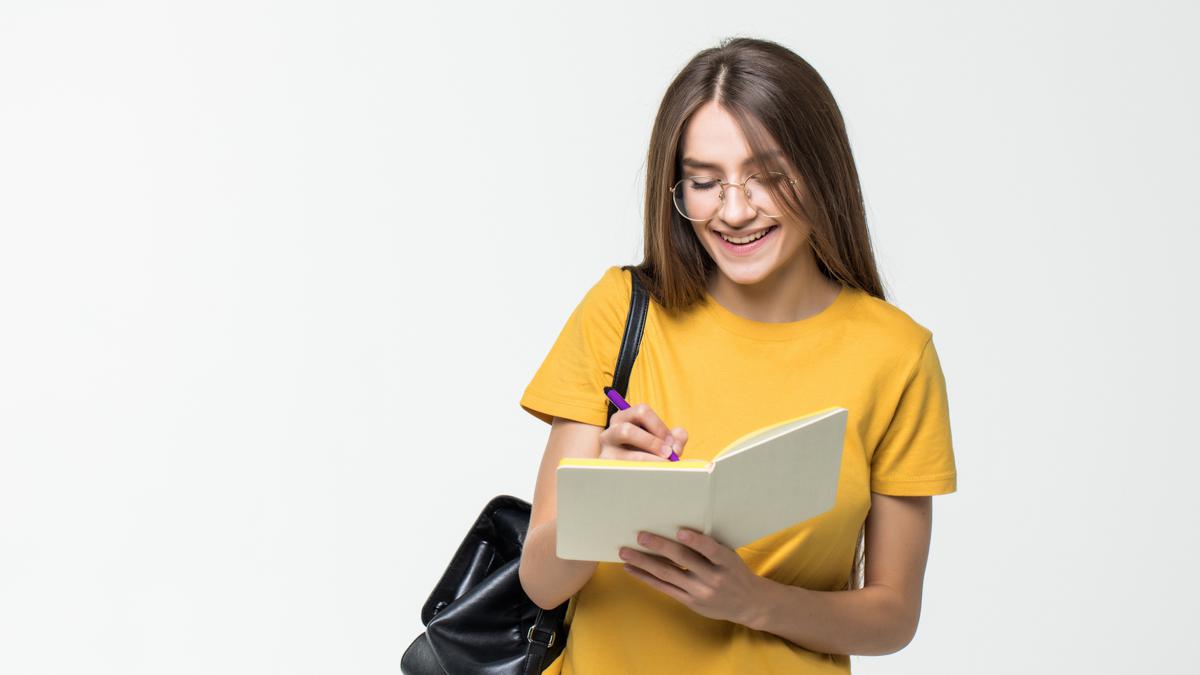 Merupakan Berkas Penting, Begini Cara Membuat Curriculum Vitae yang ...