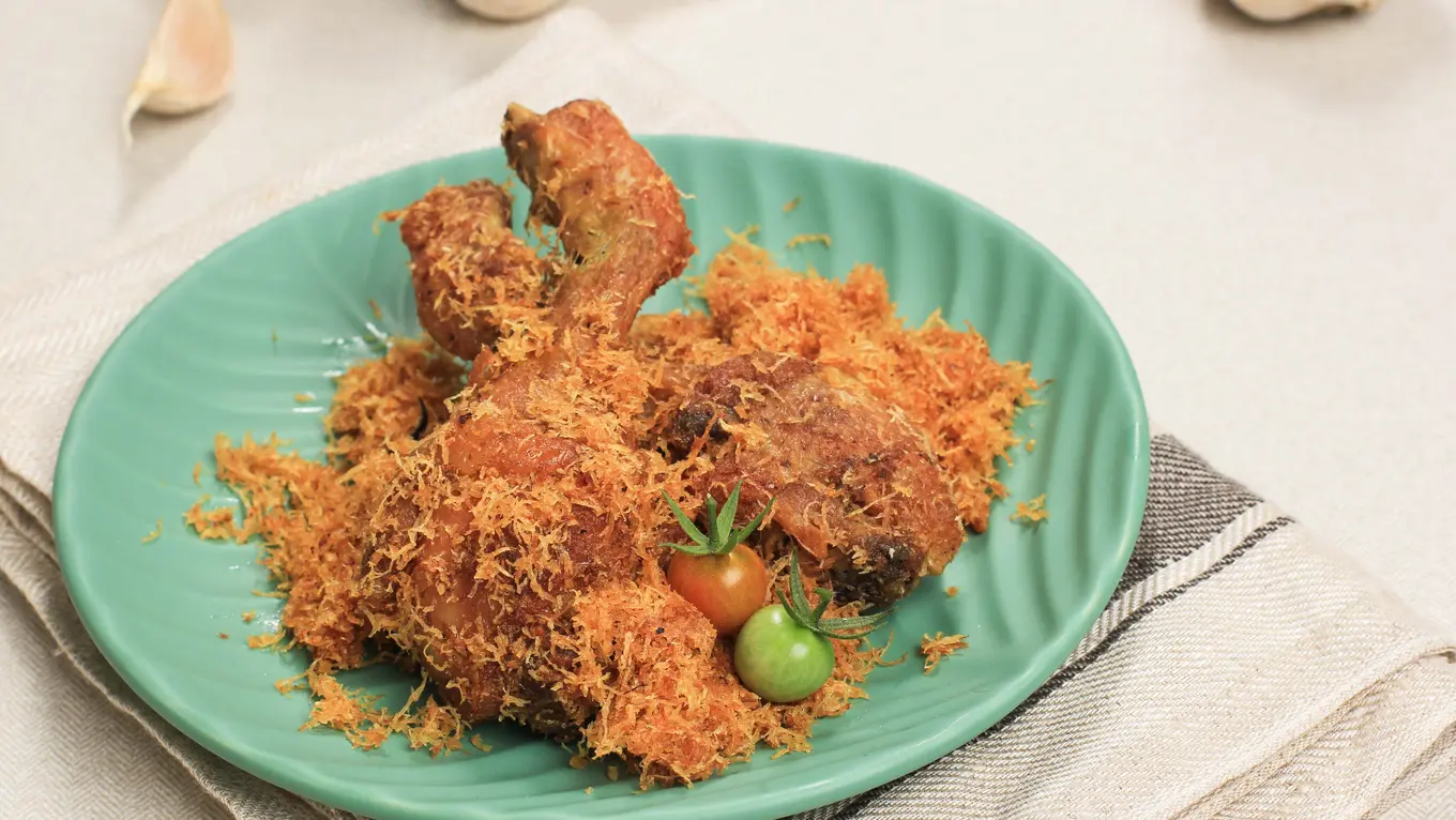 Resep Ayam Goreng Serundeng Kelapa yang Gurih dan Aromatik - Food Fimela.com