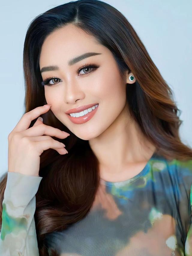 6 Potret Sosok Poppy Capella, Eks Pedangdut Pemegang Lisensi Miss ...