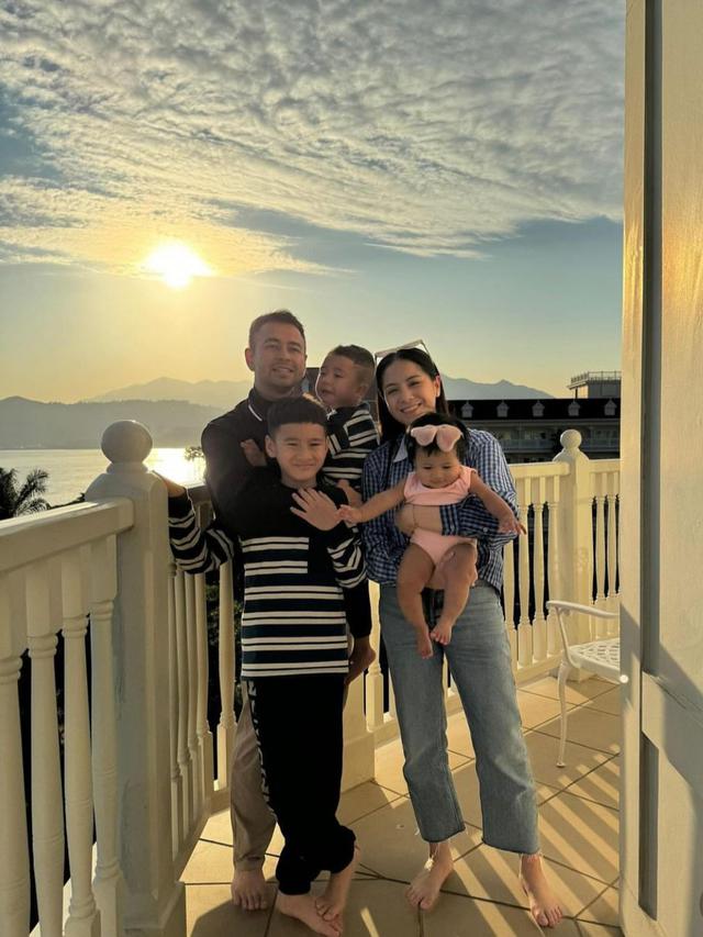7 Potret Harmonis Keluarga Raffi Ahmad Liburan di Hong Kong, Style Baby ...