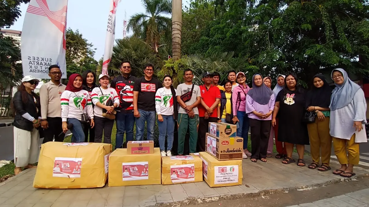 Penyanyi Anies Atla Bersama Pertiwi Nusantara Bantu Korban Kebakaran Di