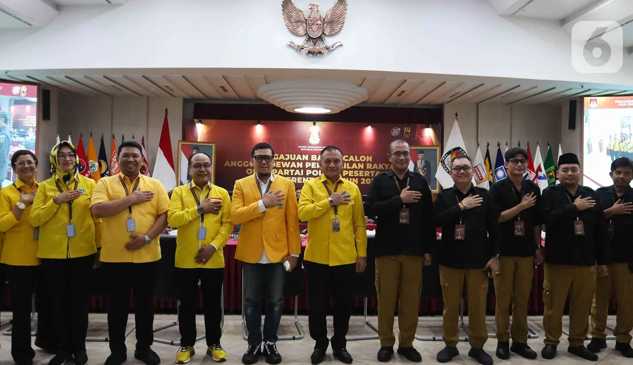 Diwakili Sekjen, Partai Golkar Serahkan Nama Bacaleg ke KPU - Foto Liputan6.com