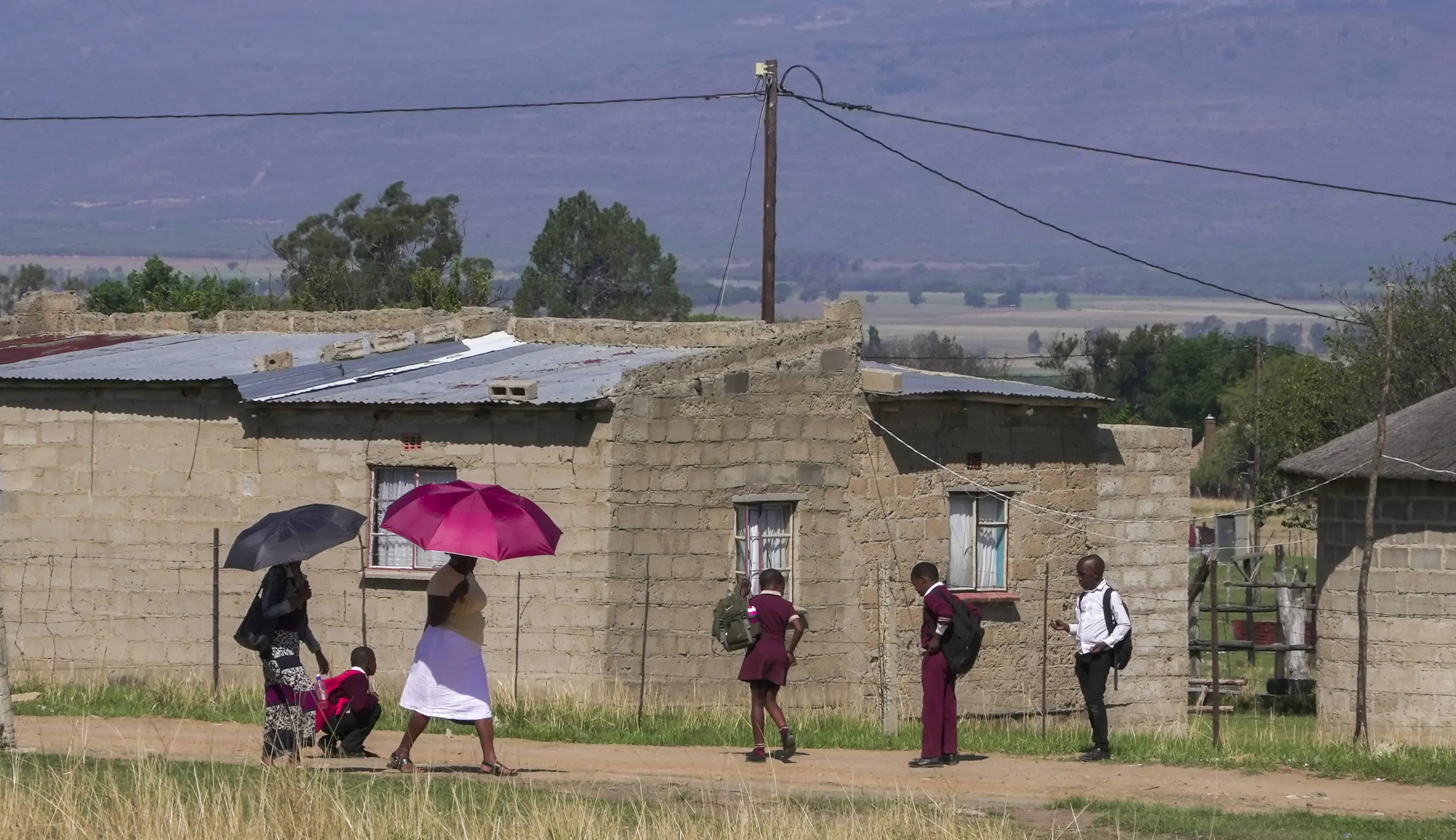 Banyak Anak di Afrika Selatan Masih Harus Jalan Kaki Berkilo-kilometer ...
