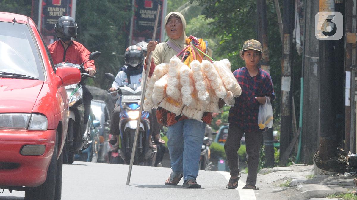 FOTO: Penjual Kerupuk Tunanetra - Foto Liputan6.com