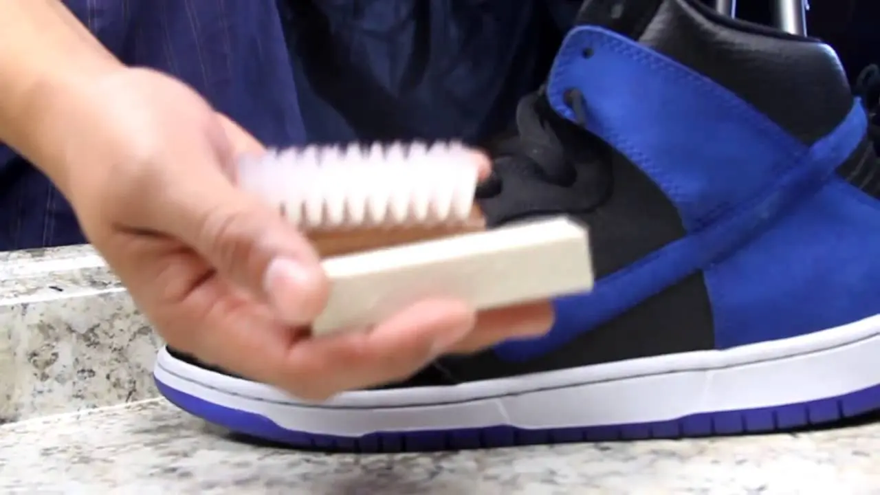 6 Cara Merawat Sepatu Bahan Suede, Perhatikan Langkahnya - Hot Liputan6.com