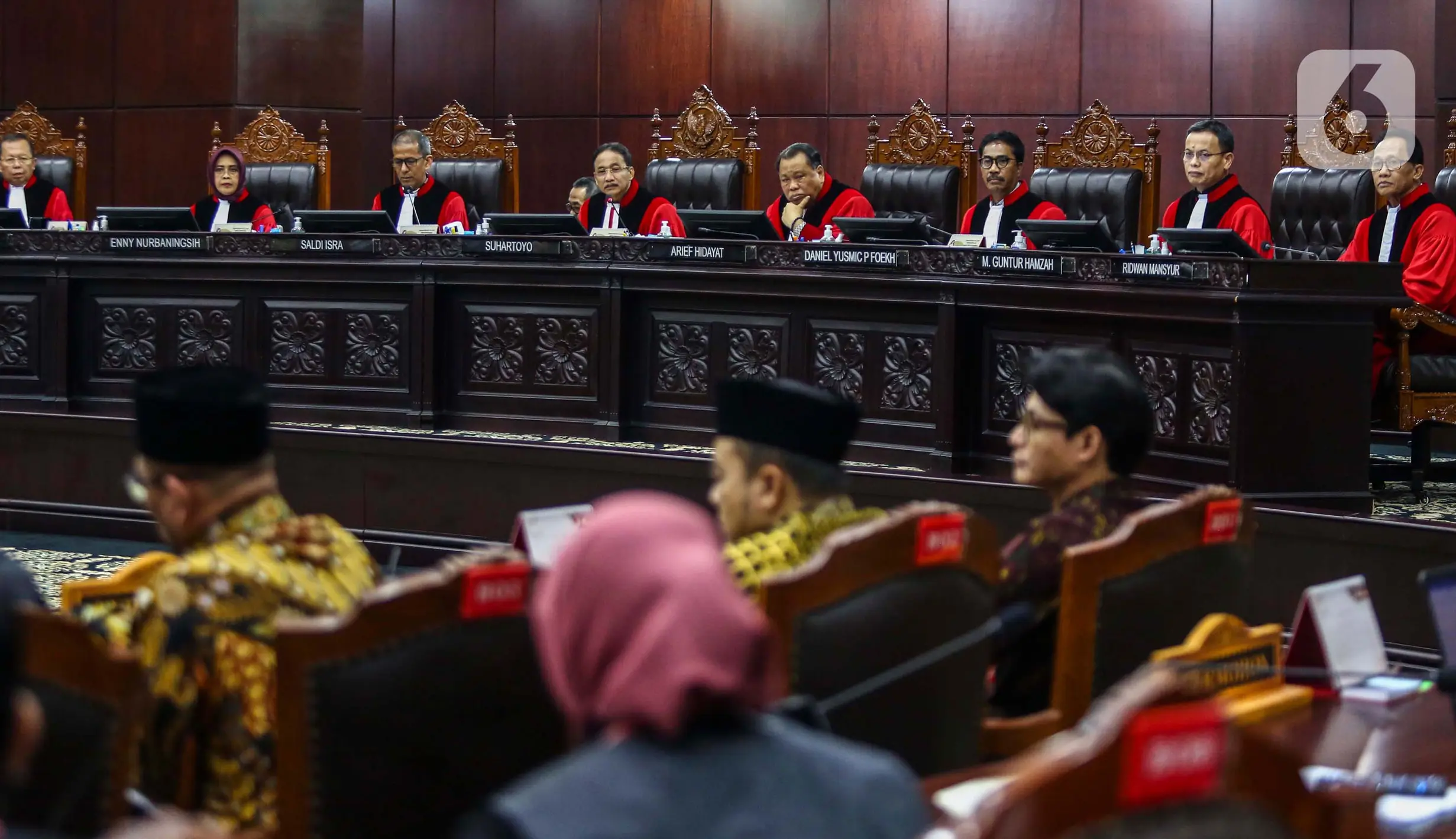 Gaya Ganjar Mahfud Hadiri Sidang Perdana Sengketa Pilpres 2024 Foto