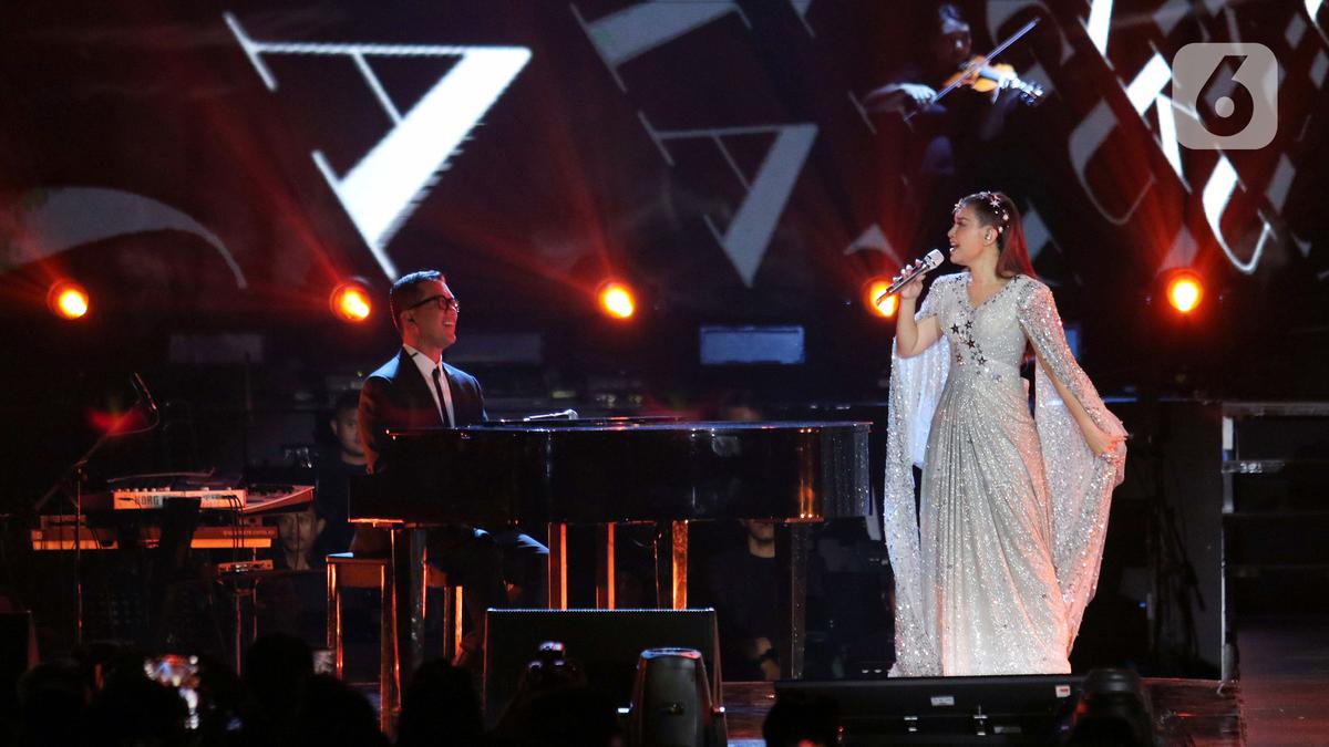 FOTO: Rossa Tampil Memukau dalam 25 Shining Years Concert - Foto ...