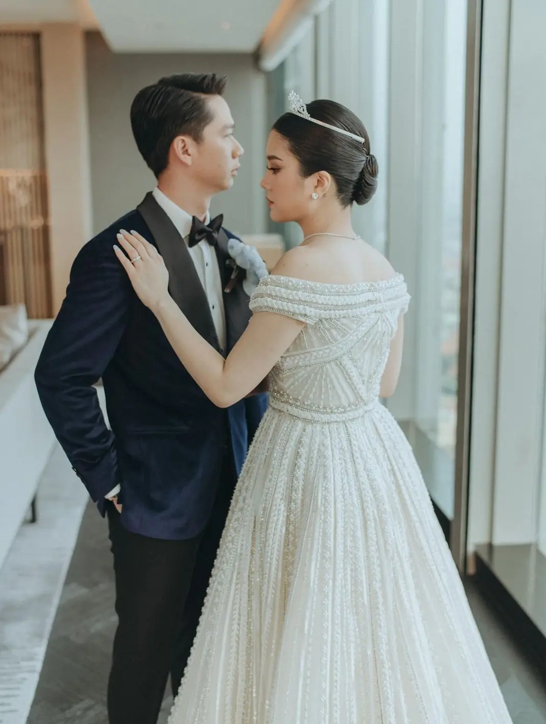 8 Potret Detail Penampilan bak Princess Valencia Tanoesoedibjo Dibalut Gaun Klasik di Resepsi ...