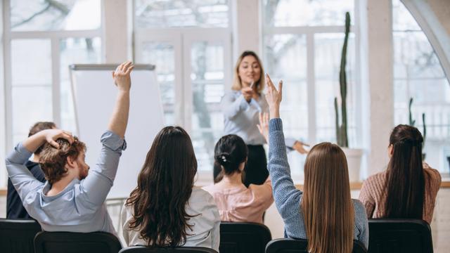 Contoh Teks Moderator yang Bisa Dijadikan Bahan Belajar dan Referensi ...