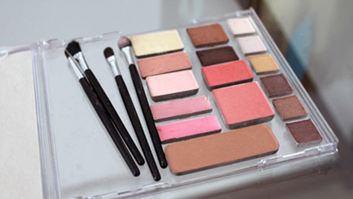 7 Ide Kreatif Mendaur Ulang CD dan Tempat CD - Photo Fimela.com