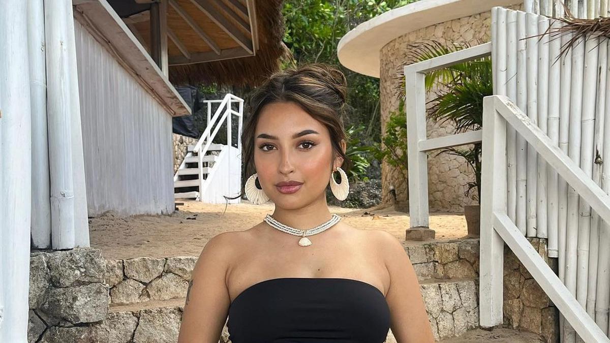 Tampilan Wajah Glowing Jennifer Coppen dengan Bareface Setelah ...