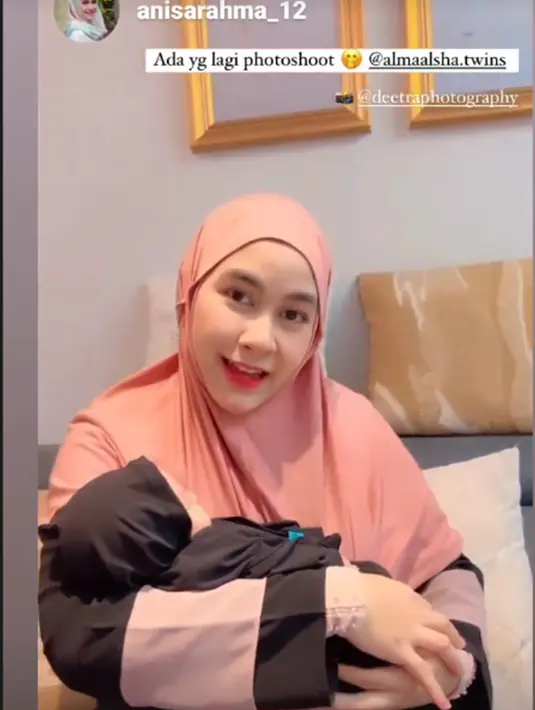 Momen Pemotretan Baby Born Anak Kembar Anisa Rahma, Anteng dan Tidak ...