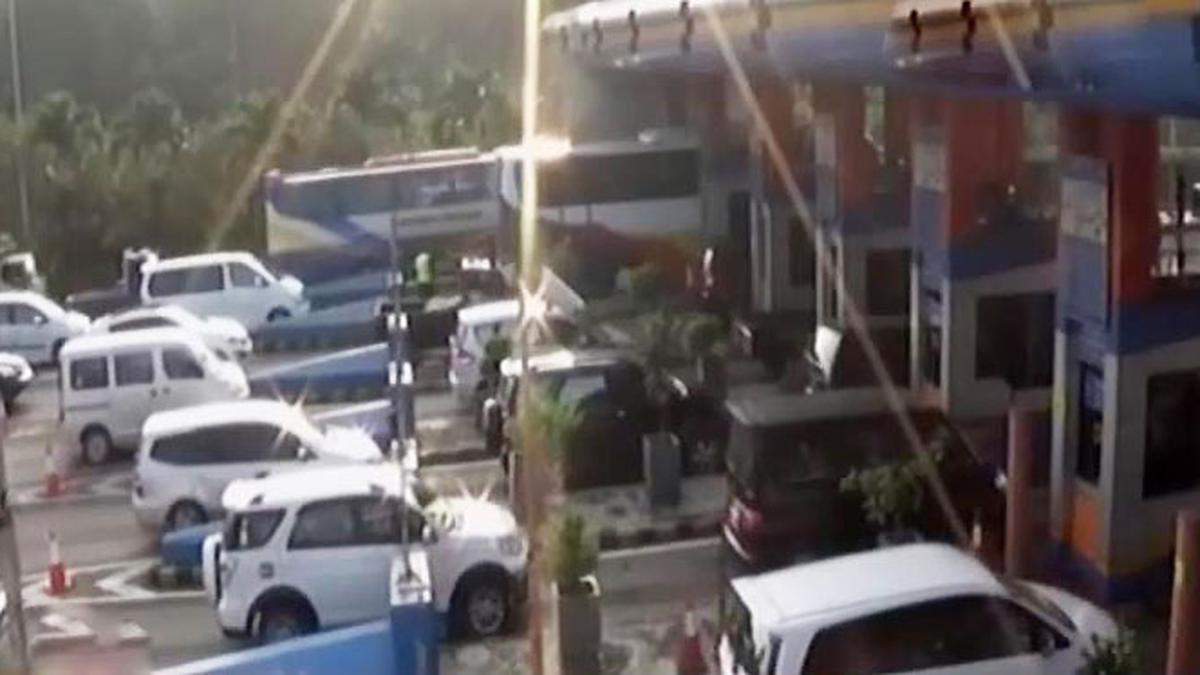 Libur Panjang, Tol Purbaleunyi dan Cikampek Padat - News Liputan6.com