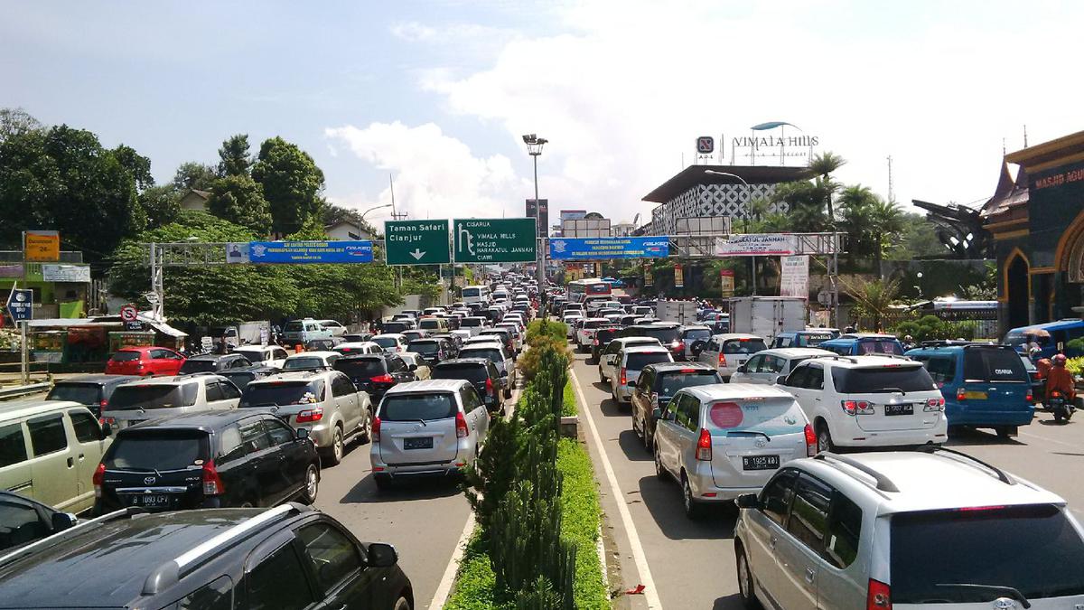 Wisatawan Serbu Puncak untuk Liburan, Lalu Lintas Macet - News Liputan6.com